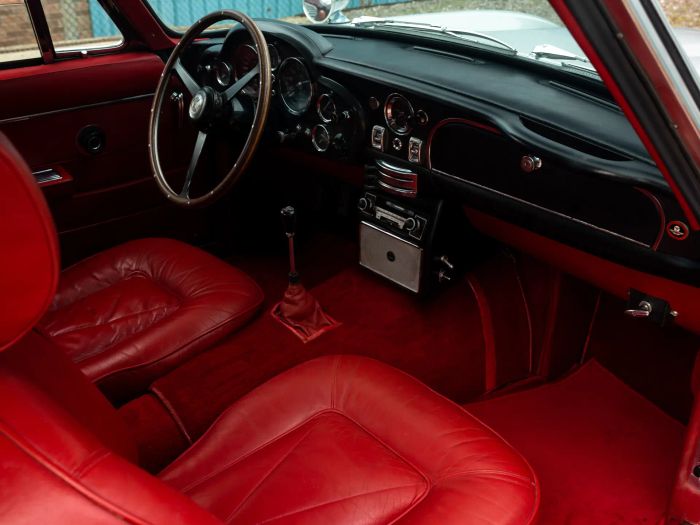 Aston Martin DB6 Vantage, 1966 | AUTO.AE